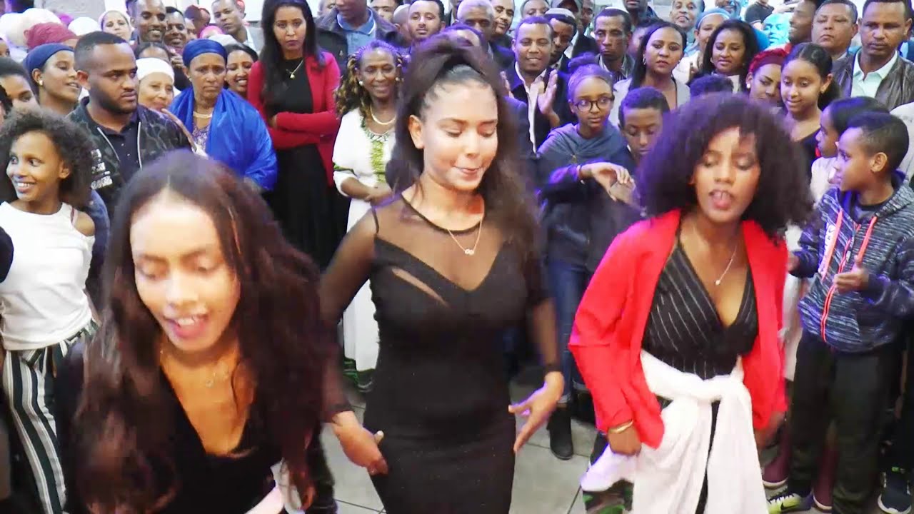 Ethiopian A traditional dance ESKESTA is a surprise for amazing family ...