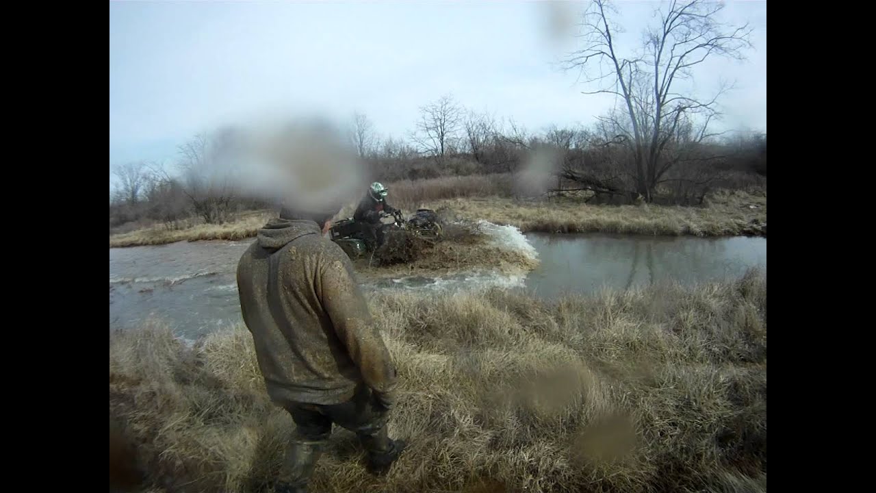 Yamaha Grizzly romping through a deep mud pit - YouTube