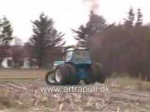 Lovely old Ford TW-30 great sound!!! - YouTube