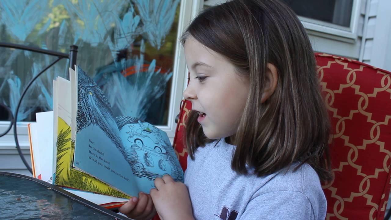 Sarah reading Green Eggs and Ham - YouTube