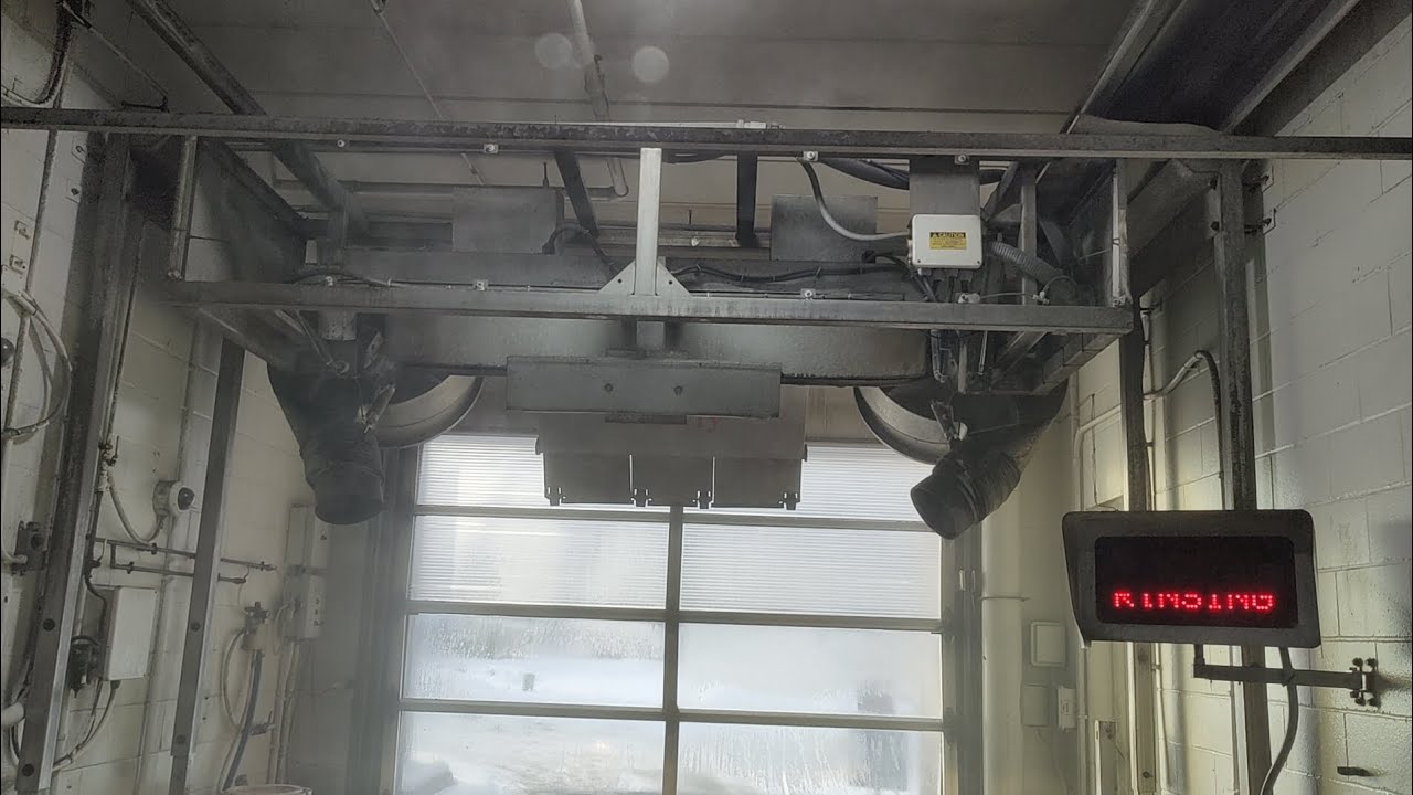 Older Ryko Radius Touch-Free car wash at Holiday in Brooklyn Park, MN ...