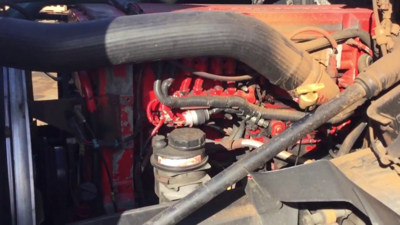 Red Cummins ISM motor - YouTube