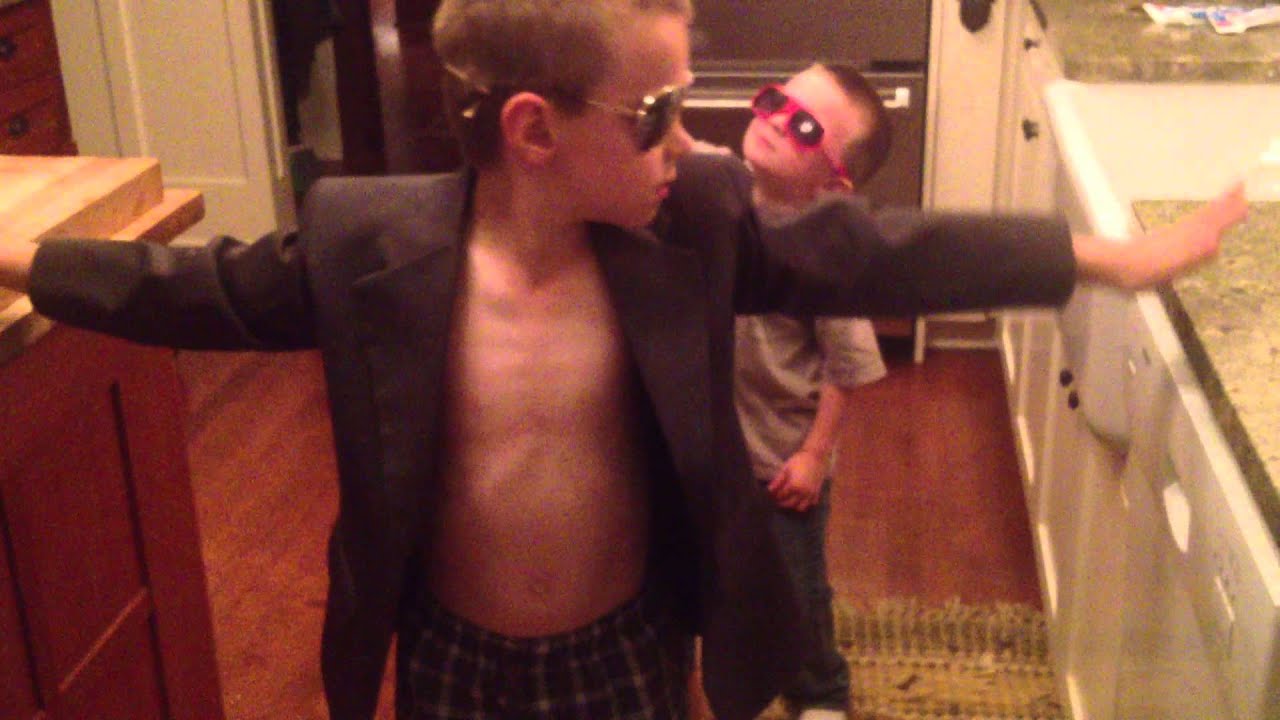 Big Bro and Little Bro Dance Off - YouTube