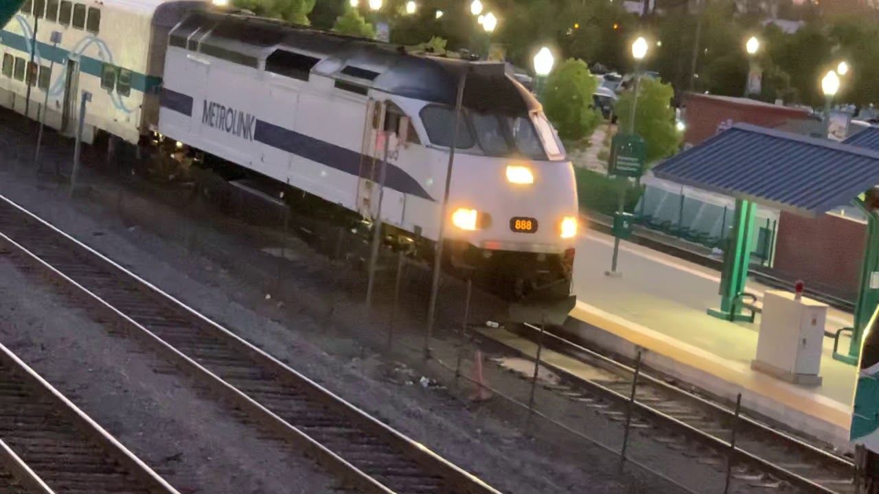 Metrolink MP36PH-3C 888 arriving at Riverside, CA. - YouTube