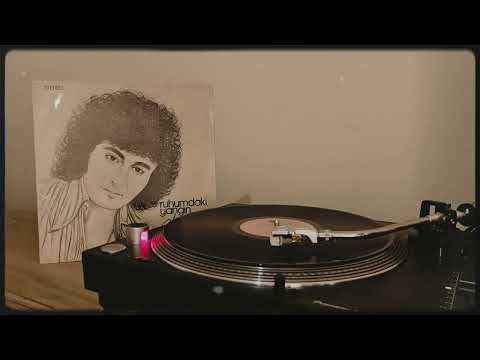 HAYRİ ŞAHİN - SEVENLER AĞLAMAZ I 1982 I DÖNEM PLAK KAYDI I TURKISH MUSIC I VINYL RECORDING I 4K