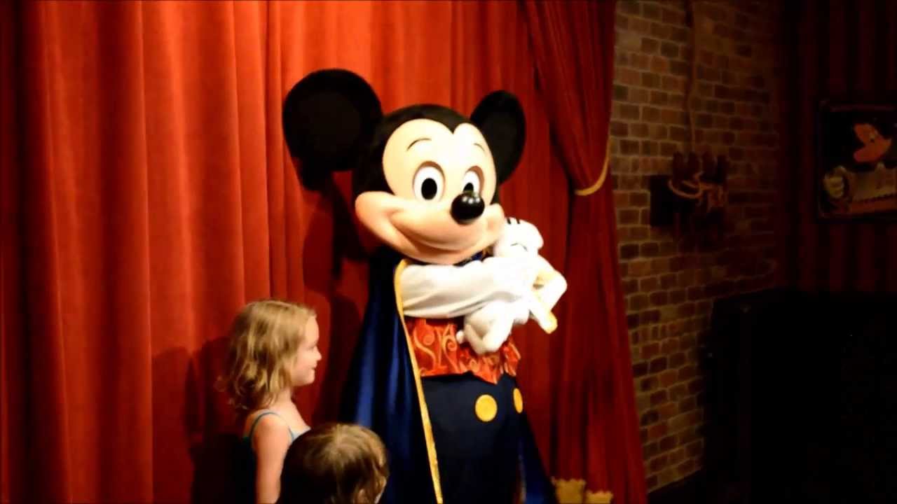 Talking Magician Mickey Mouse at Town Square Theater of Magic Kingdom ...