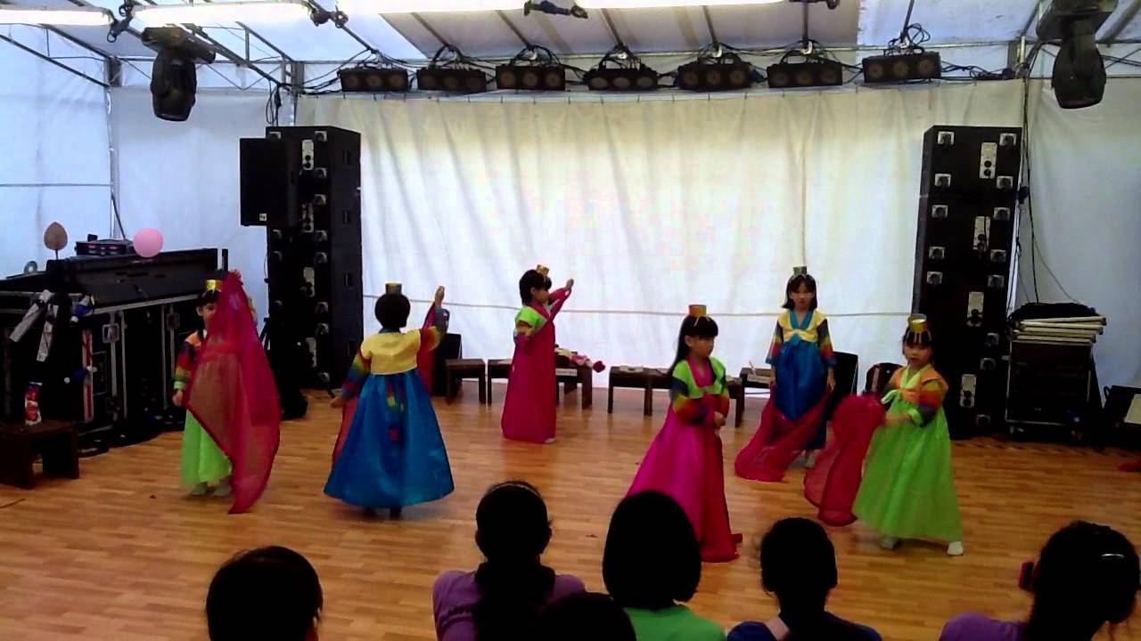 Korean Dance Kids Arts Village - YouTube