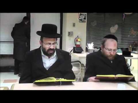 New Square arson victim Aron Rottenberg @ Friedwald praying and giving ...