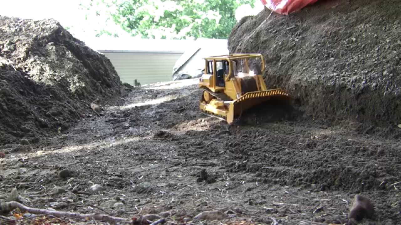 RC Bulldozer building road - YouTube