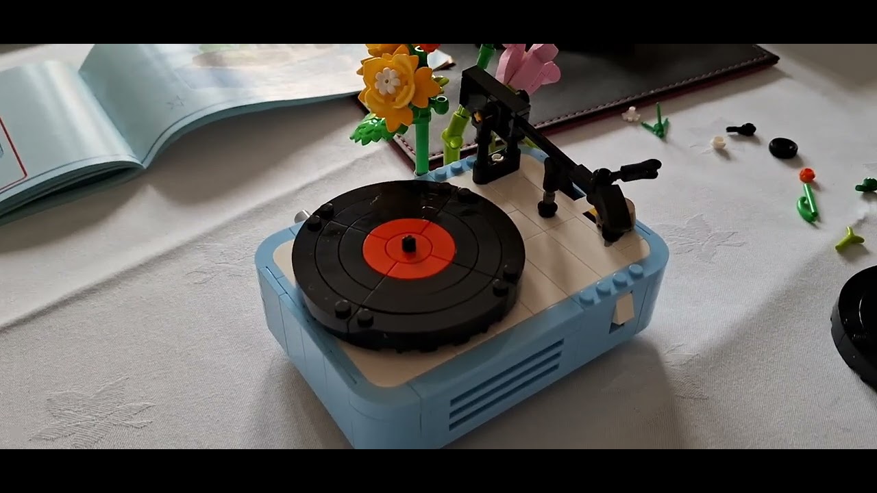 I'll build that tune in one! Demonstrating the awesome Lego record ...