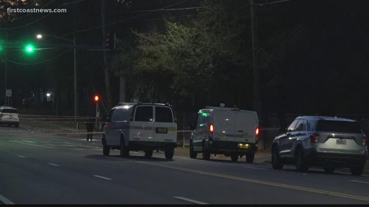 2 adults, 3-year-old child shot at Jacksonville stoplight