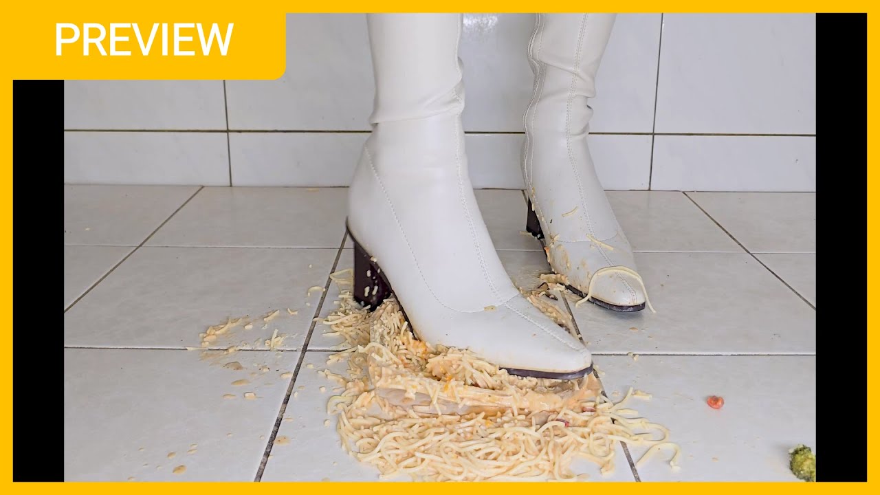 【PREVIEW】White Boots Crush Food | 保養靴子時間到~ - YouTube