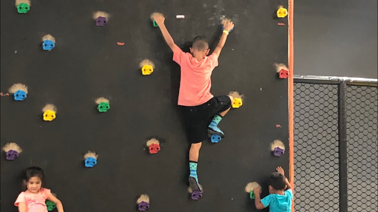 JAYDEN at GRAVADY! Trampolines, kids jumping and fun! - YouTube