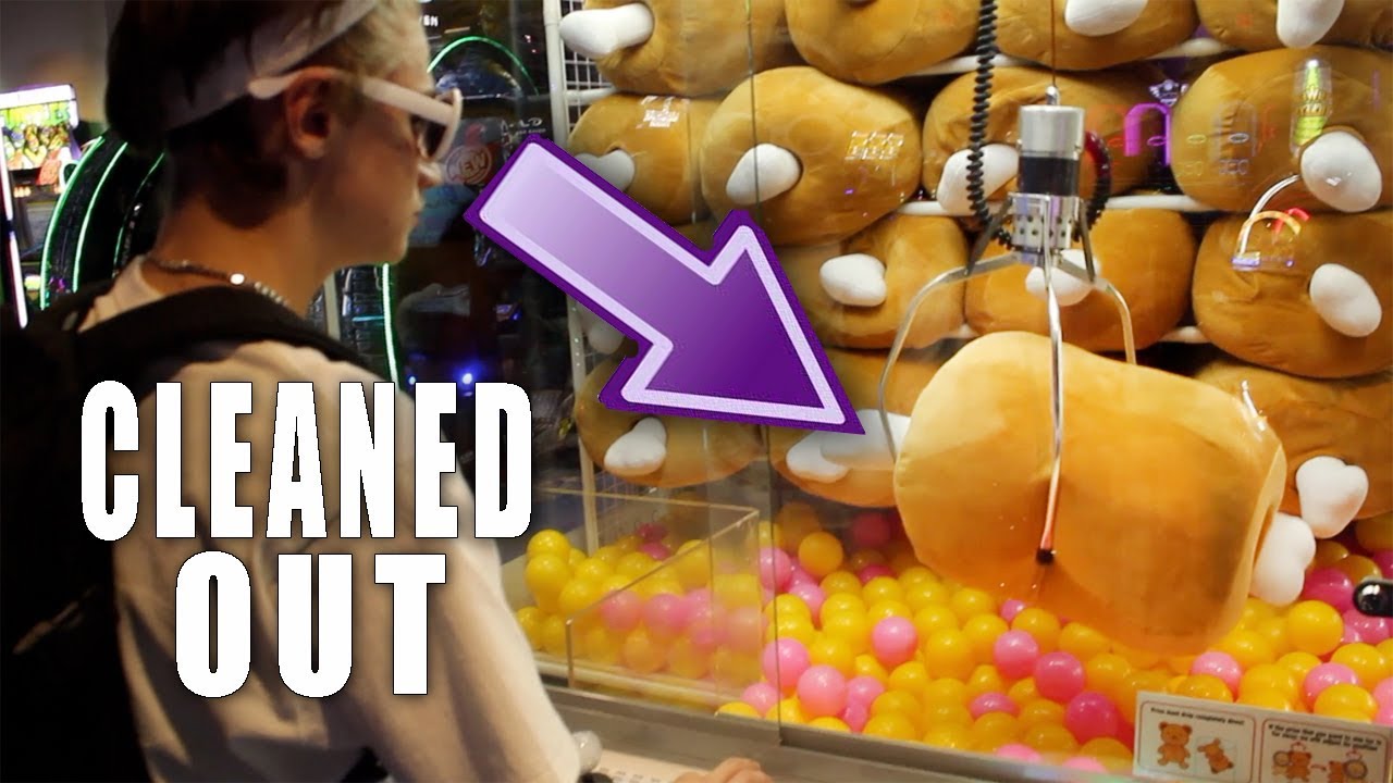 Cleaning Out Claw Machines At Round One Arcade | Claw Quest - YouTube