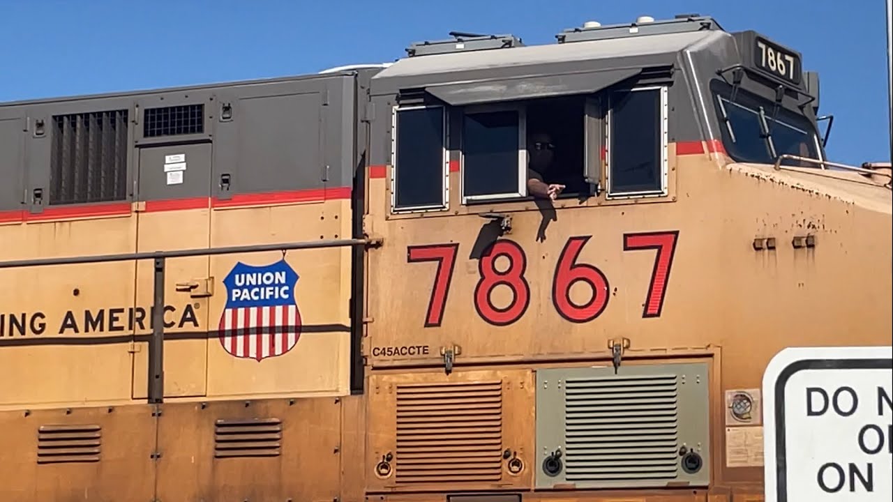 Slow Moving Union Pacific Auto train (feat. Sam The Railfanner) - YouTube