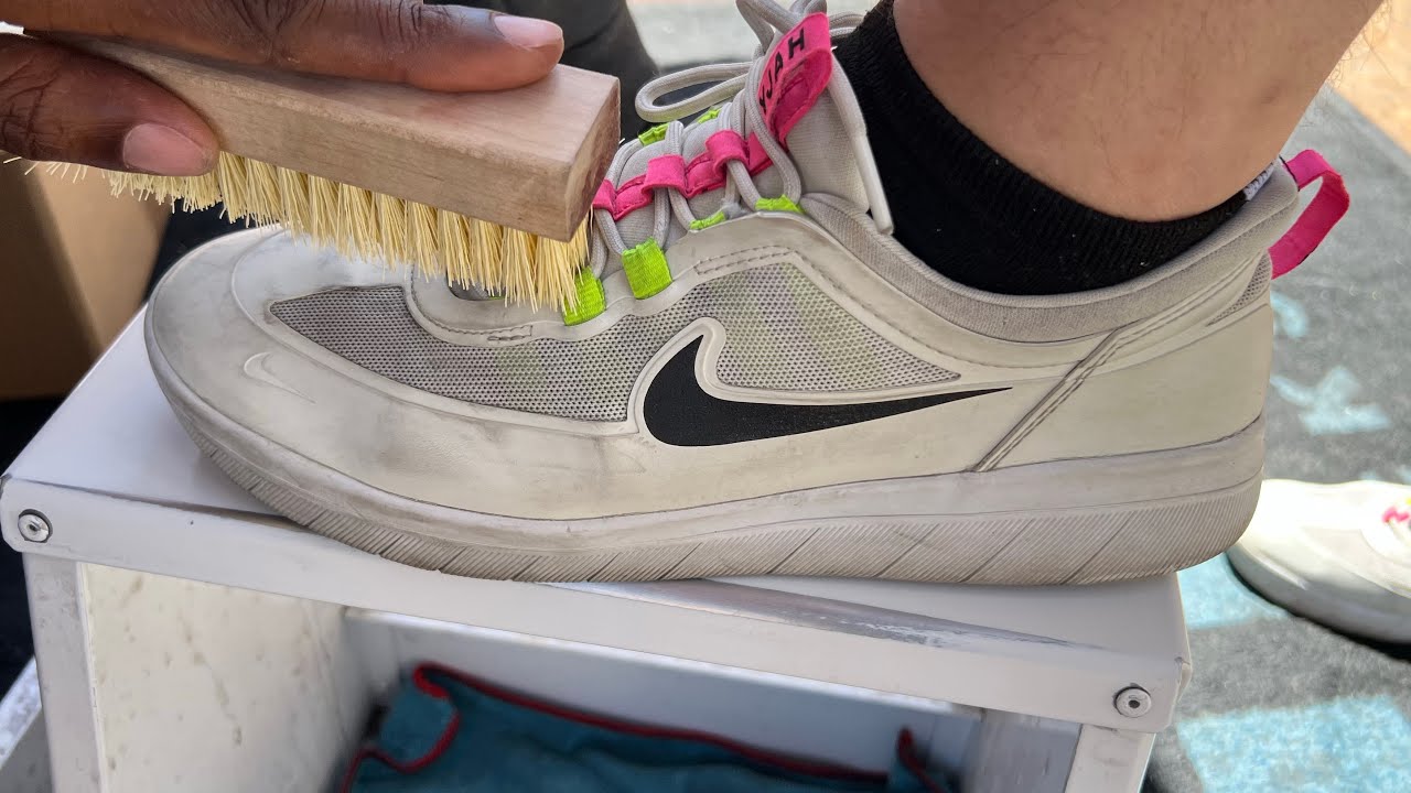 How To Clean Casual White Nike with EBkicks - YouTube