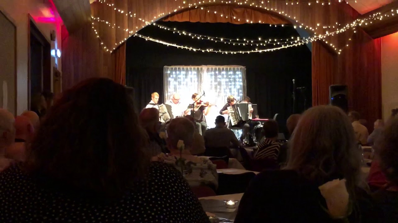Callum Irvine Dance Band - Reels - YouTube