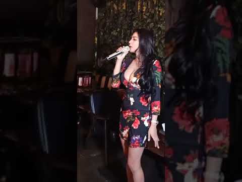 SELESAI NYANYI ERNI TISYA FOTO BARENG FANSNYA