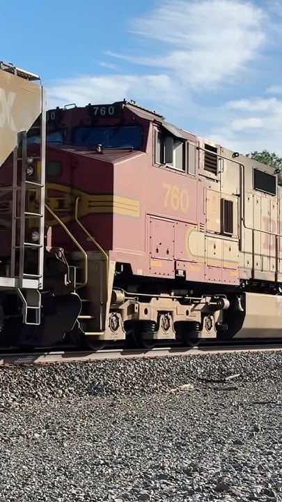 BNSF Warbonnet trails on BNSF Manifest train! #train #bnsfrailway #bnsftrains #bnsf - YouTube