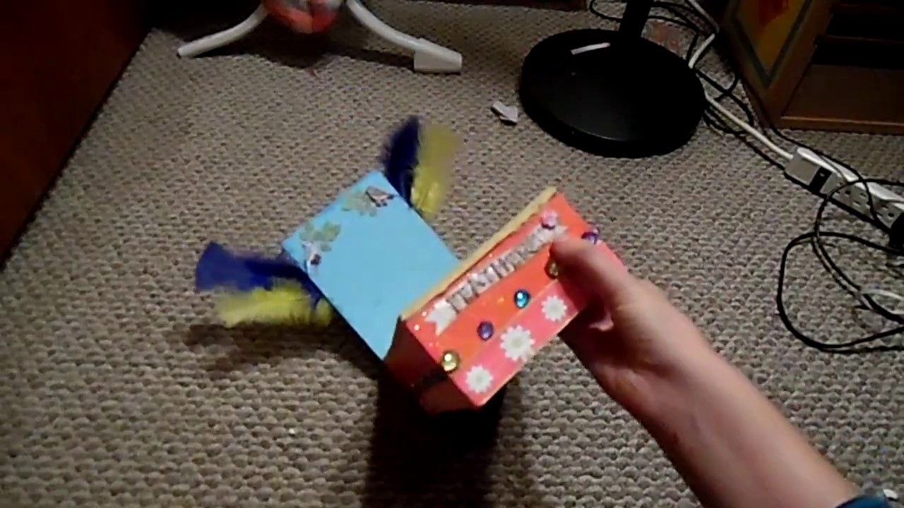 Ever After High Featherly Doll Bed - YouTube