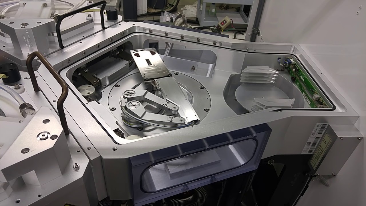 AMAT P-5000 robot moving - YouTube