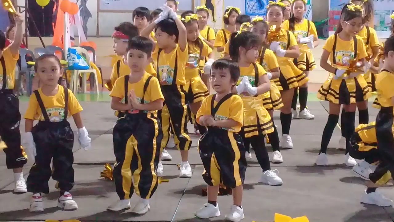 Family day presentation (yellow team yellow champions) - YouTube