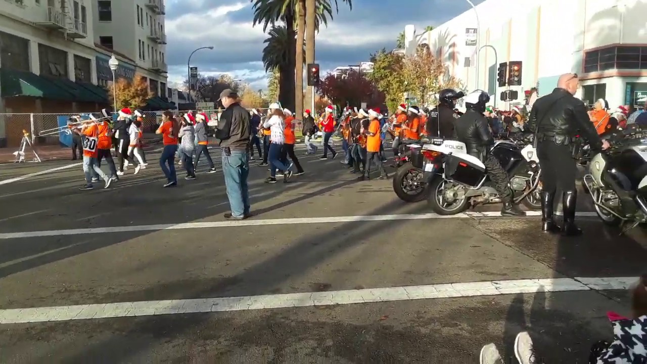 Cruickshank Middle School Band 2018 Merced Christmas Parade - YouTube