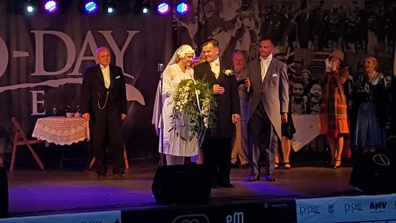 Pokaz Mody lat 40. w ramach D-Day Hel 2018. Hel, 23.08.2018 r. - YouTube