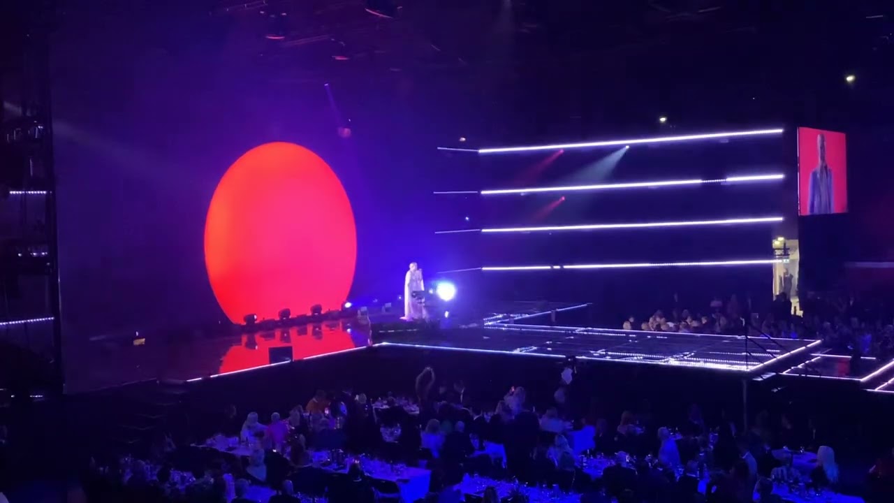 Chisu MUN KULTA Live@Emma Gaala 06052022 - YouTube Music