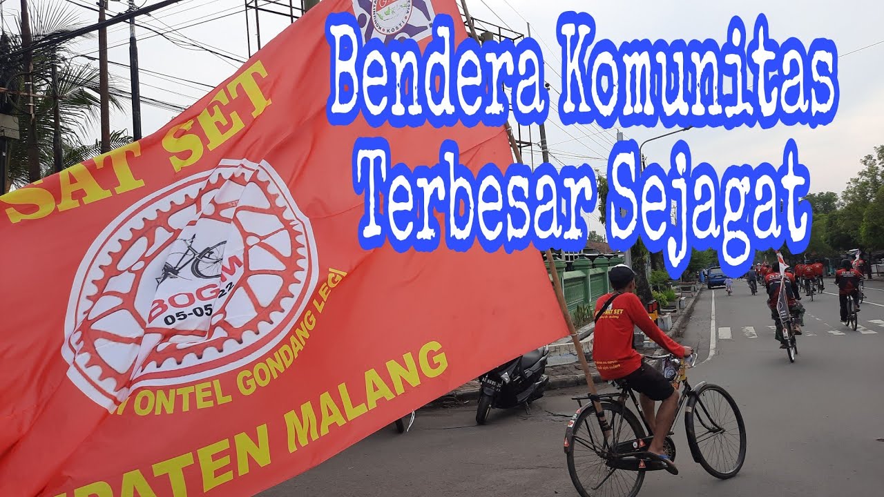 Bendera Raksasa Komunitas Di Parade Sepeda Tua Satu Dekade Kosti Ngawi ...