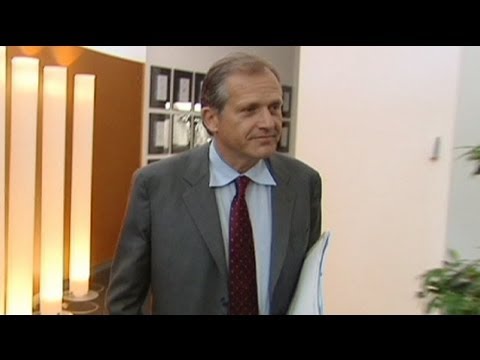 Eski bakana 4 yıl hapis