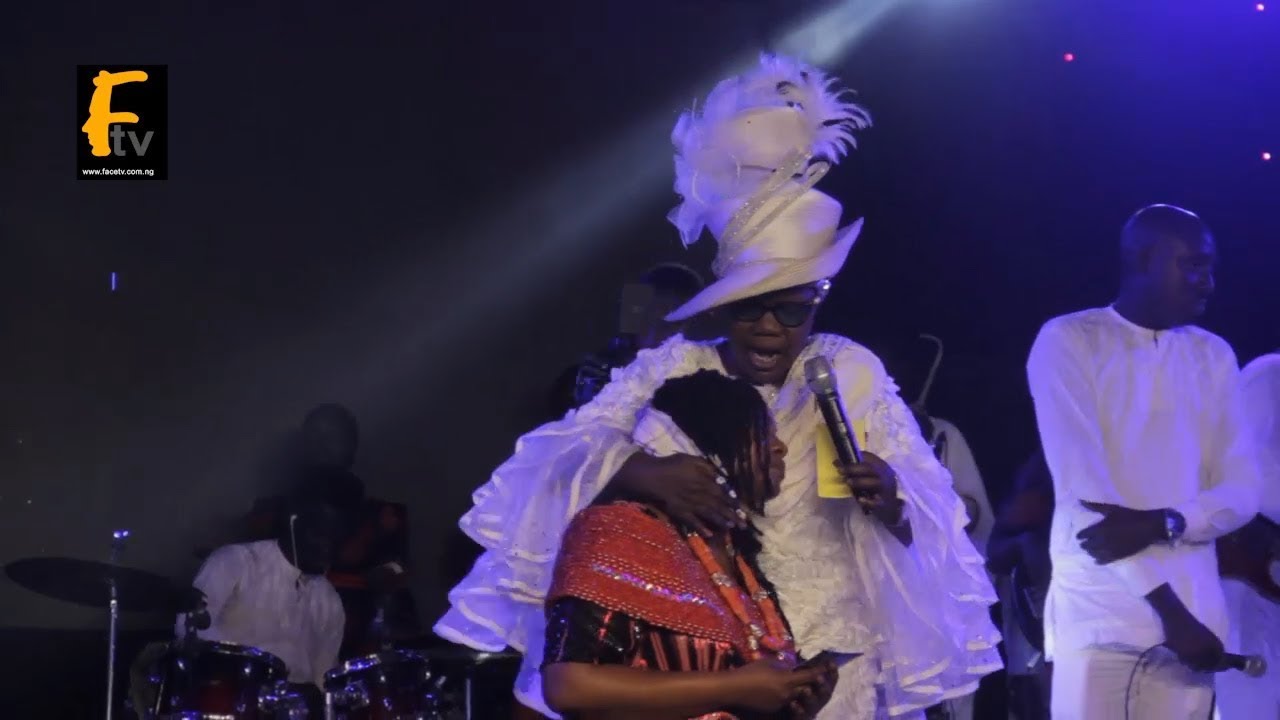 WONDERFUL BOLA AARE ANOINTED BABA SALA'S DAUGHTER ON STAGE - YouTube