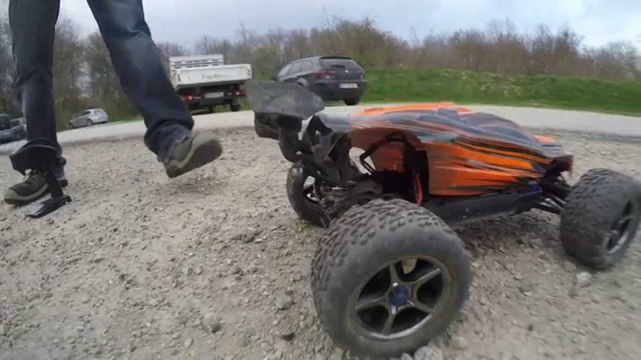 Traxxas E Revo brushless Baja Bug 4S Lipo speed run jump crash Teil 1 ...