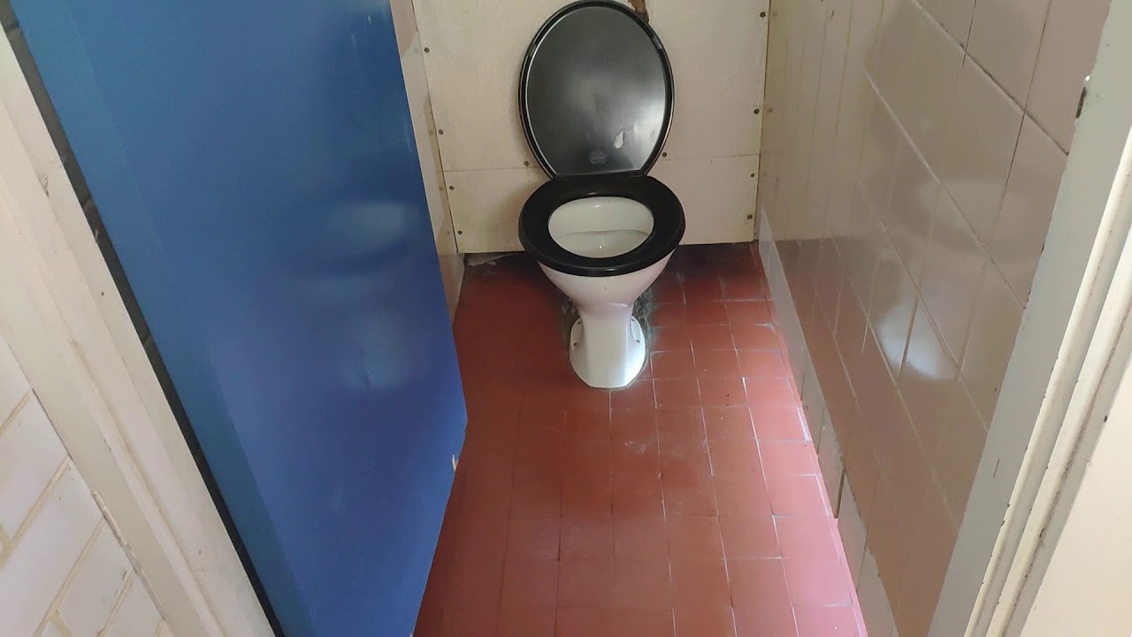 Public toilets at Little Common Rec - YouTube
