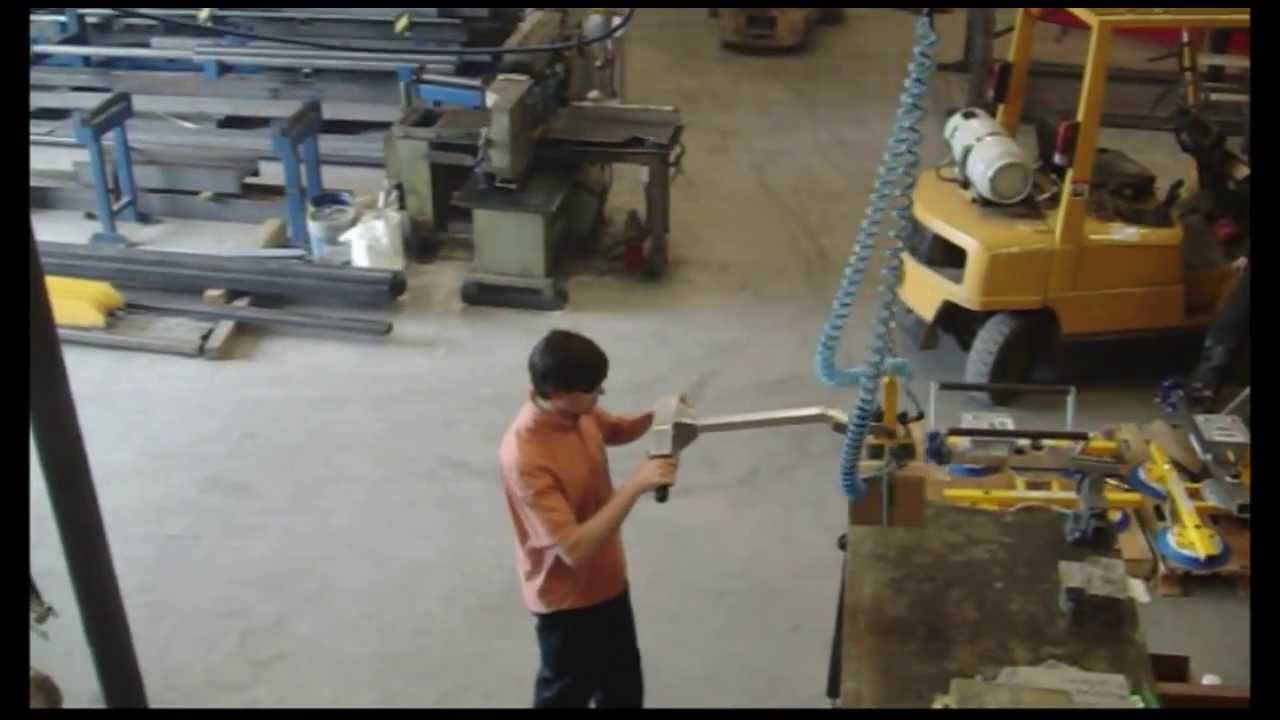 SMAK: Cardboard box Handlers - 1 custom 1 Manupac (Manipulateurs bal ...