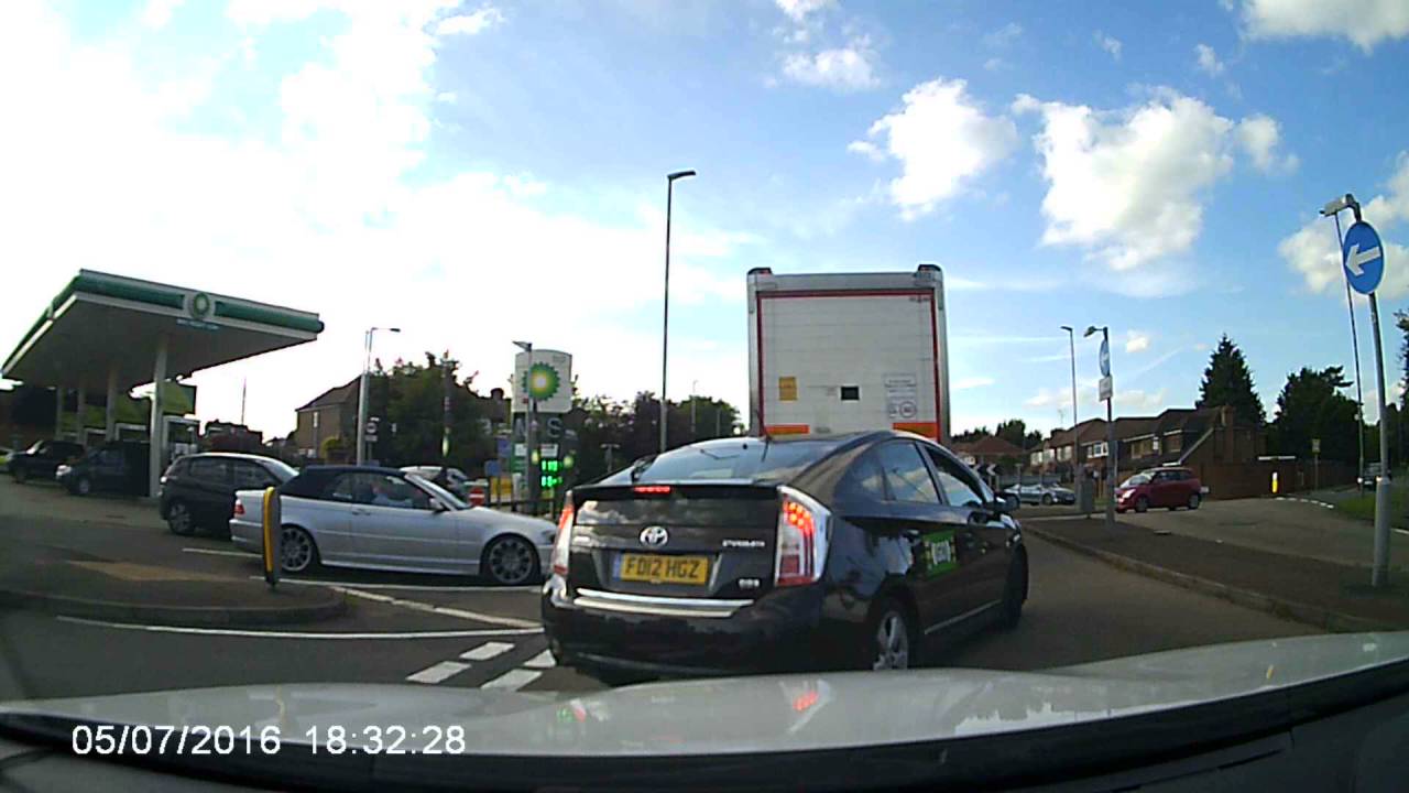 Go Cars Luton Taxi Driver On Phone - YouTube