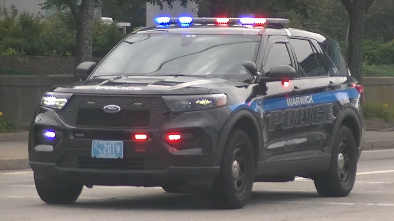 Warwick Police Car P-11 Responding Code 3 - YouTube