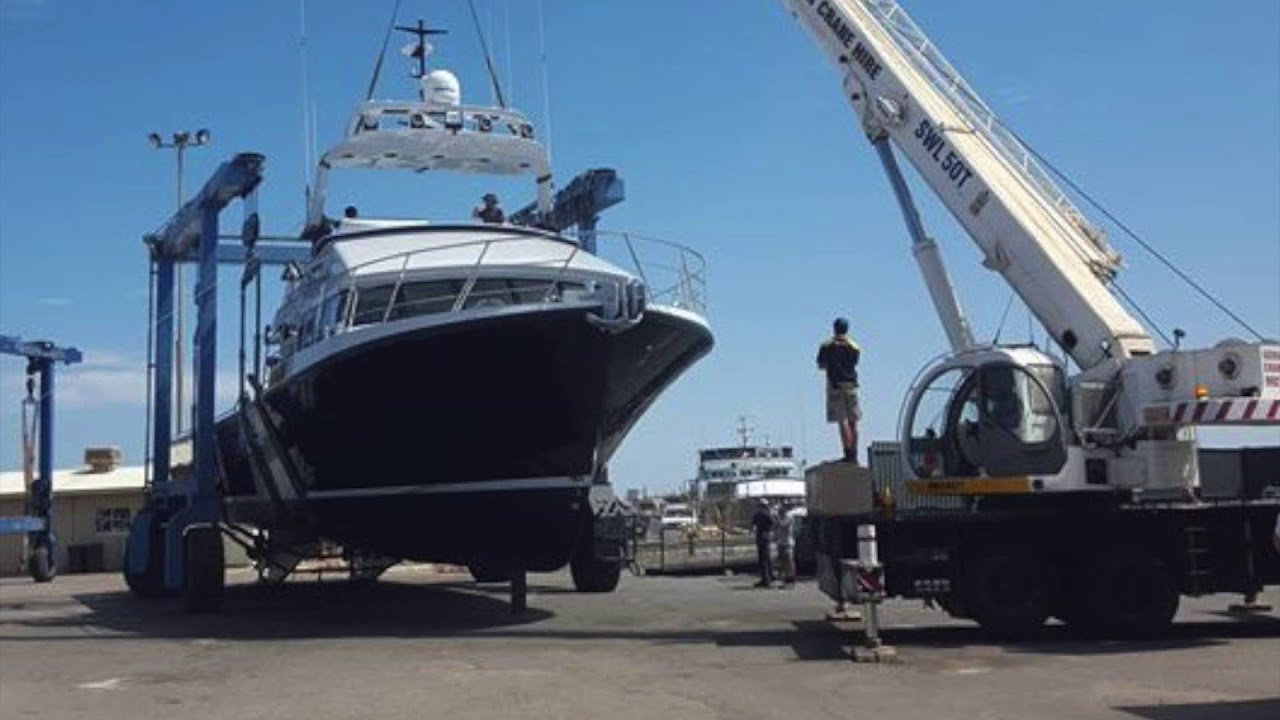 Day Dawn Cray Boat in Geraldton - YouTube