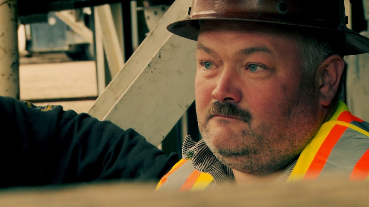 Tony Beets Finds a New Dredge Captain | Gold Rush - YouTube
