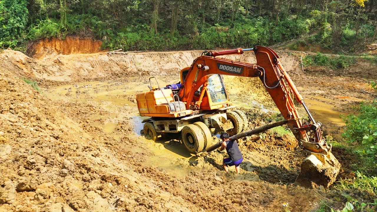 Use Excavator To Dig Fish Pond, Planting Bananas Around The Pond ...