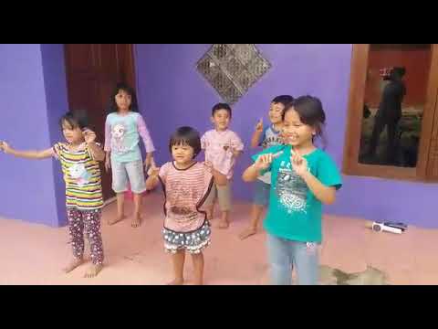 Bocil joget goyang 2 jari rame-rame