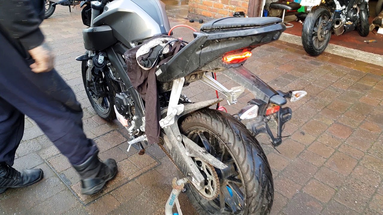 2016 YAMAHA MT125 ENGINE RUN UP BEFORE BREAKING. Only 999 miles! - YouTube