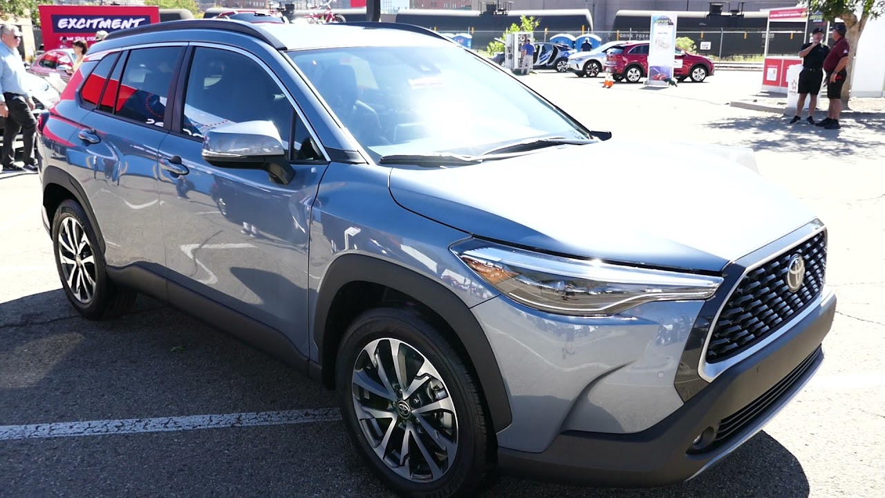 New 2022 Toyota Corolla Cross Wagon Small SUV Crossover Exterior Tour ...
