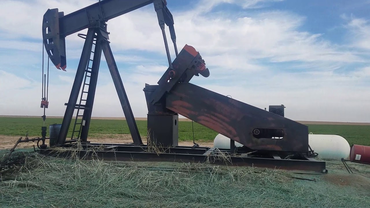 American 160 pumping unit with a c-96 arrow engine - YouTube