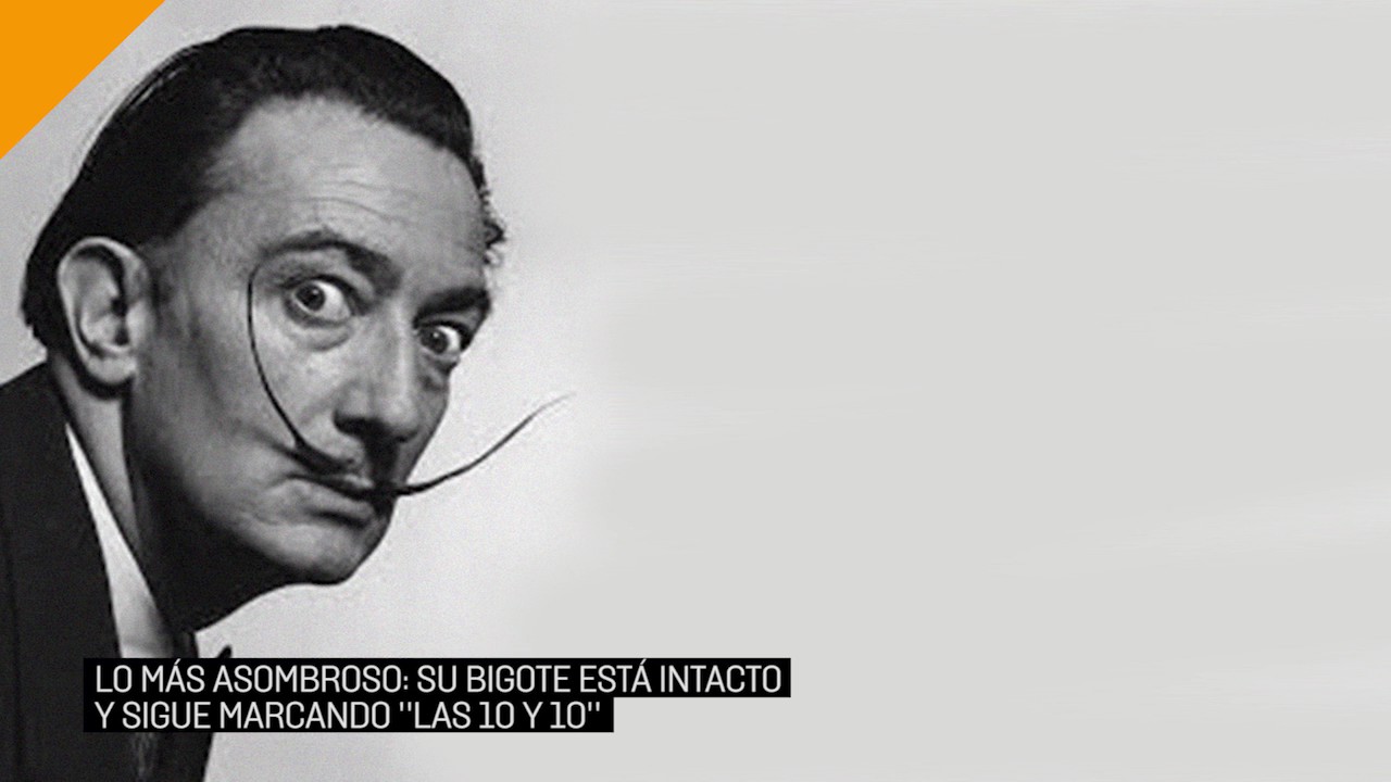 El bigote de Salvador Dalí sigue marcando las 10 y 10 - YouTube