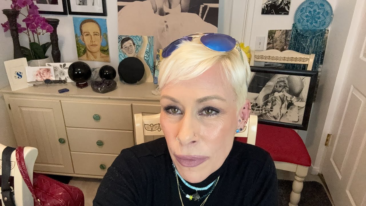 Sloan Bella is live! - YouTube