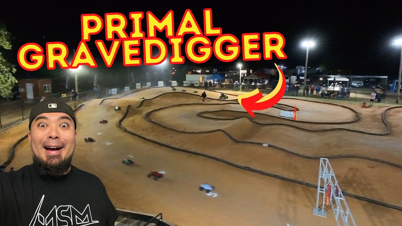 MASSIVE RC MONSTER TRUCK KICKS OFF AMAZING RC CAR RACE | Traxxas Tmaxx ...