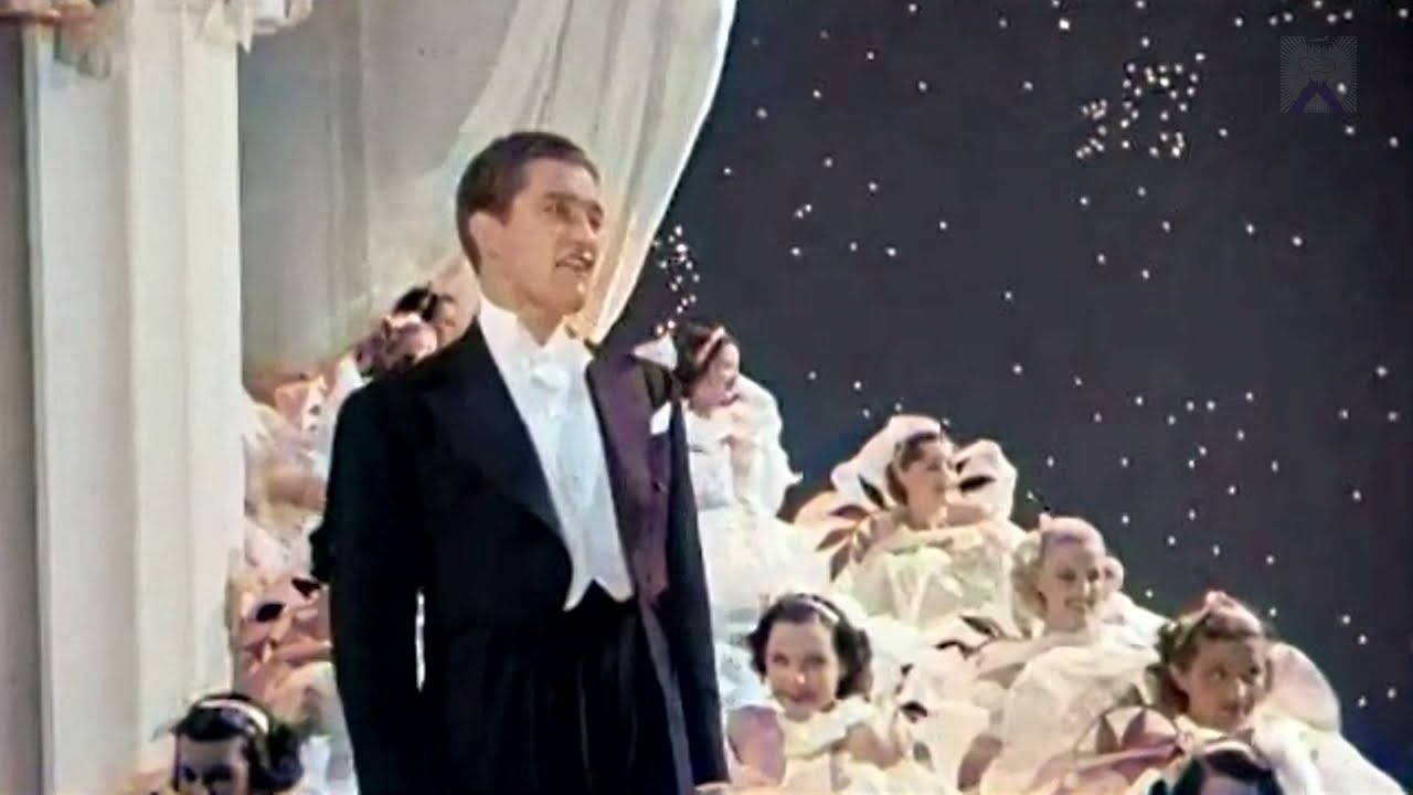 Hollywood 1930s Musicals - YouTube