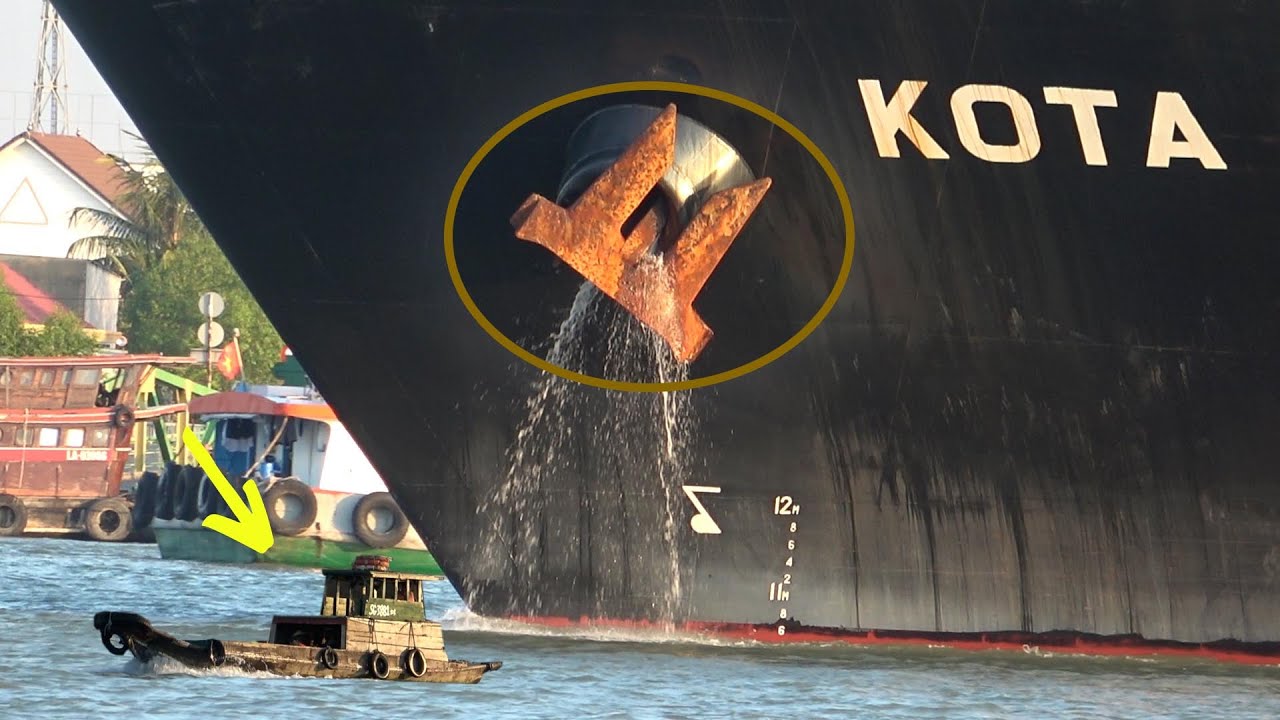 The Giant Ship Releases Water at the Anchor Point When Docking, Small ...