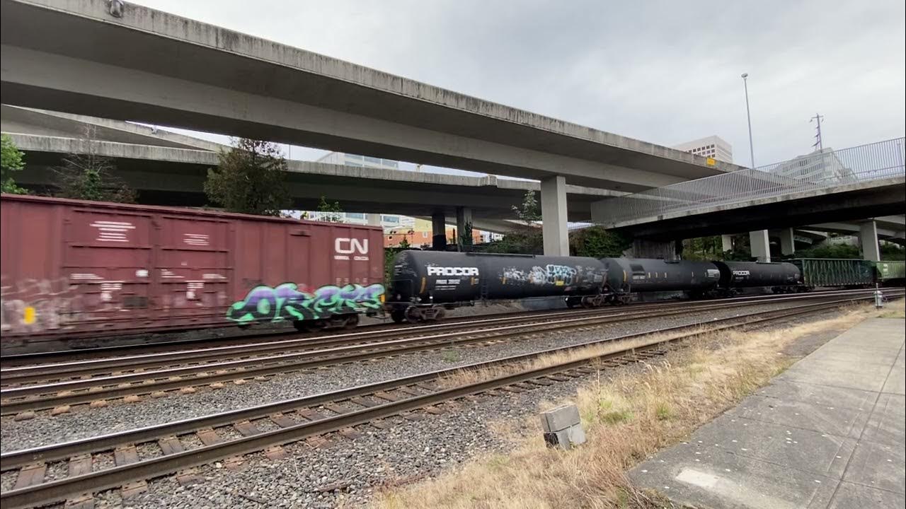 (Northbound) BNSF Mixed Freight Train passes through 21ST Street. - YouTube